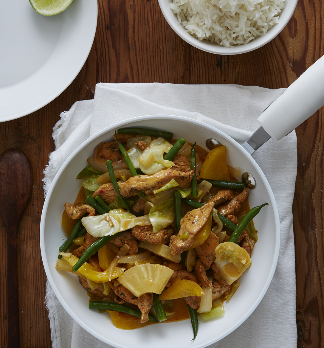 Paneng red curry-kycklinglårfilé med spetskål - Guldfågeln