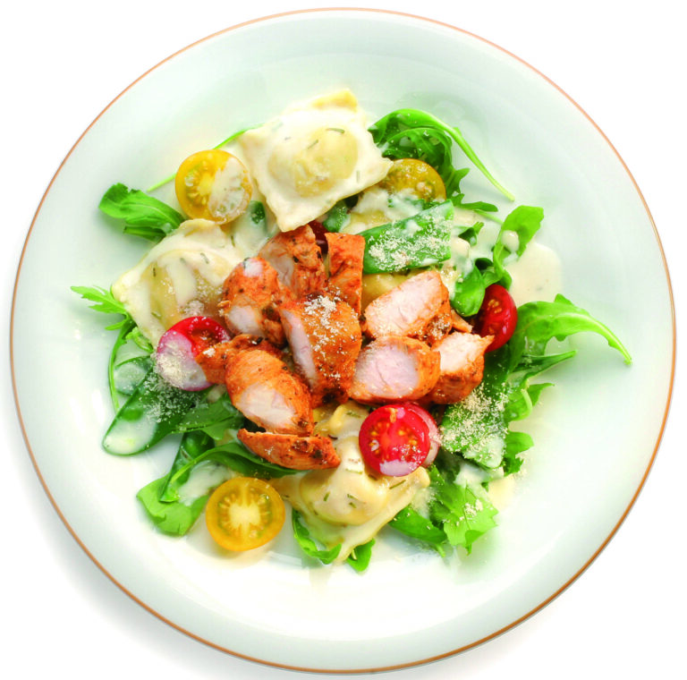 Caesarsallad med grillad skivad kycklingfilé - Guldfågeln